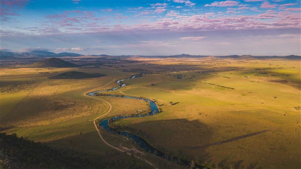 Locations Hub - Meandering Creek & Lush Wetlands - Hedlow Creek